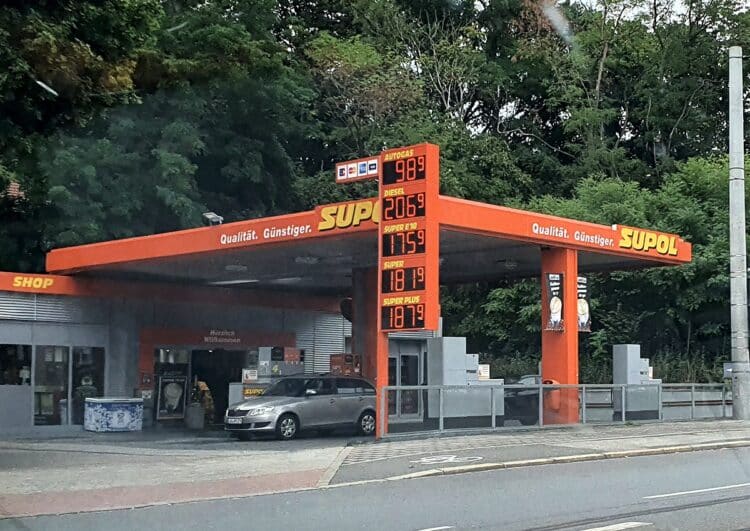 Tankstelle Diesel teurer als Super Foto Axel Rühle | Taxi Times
